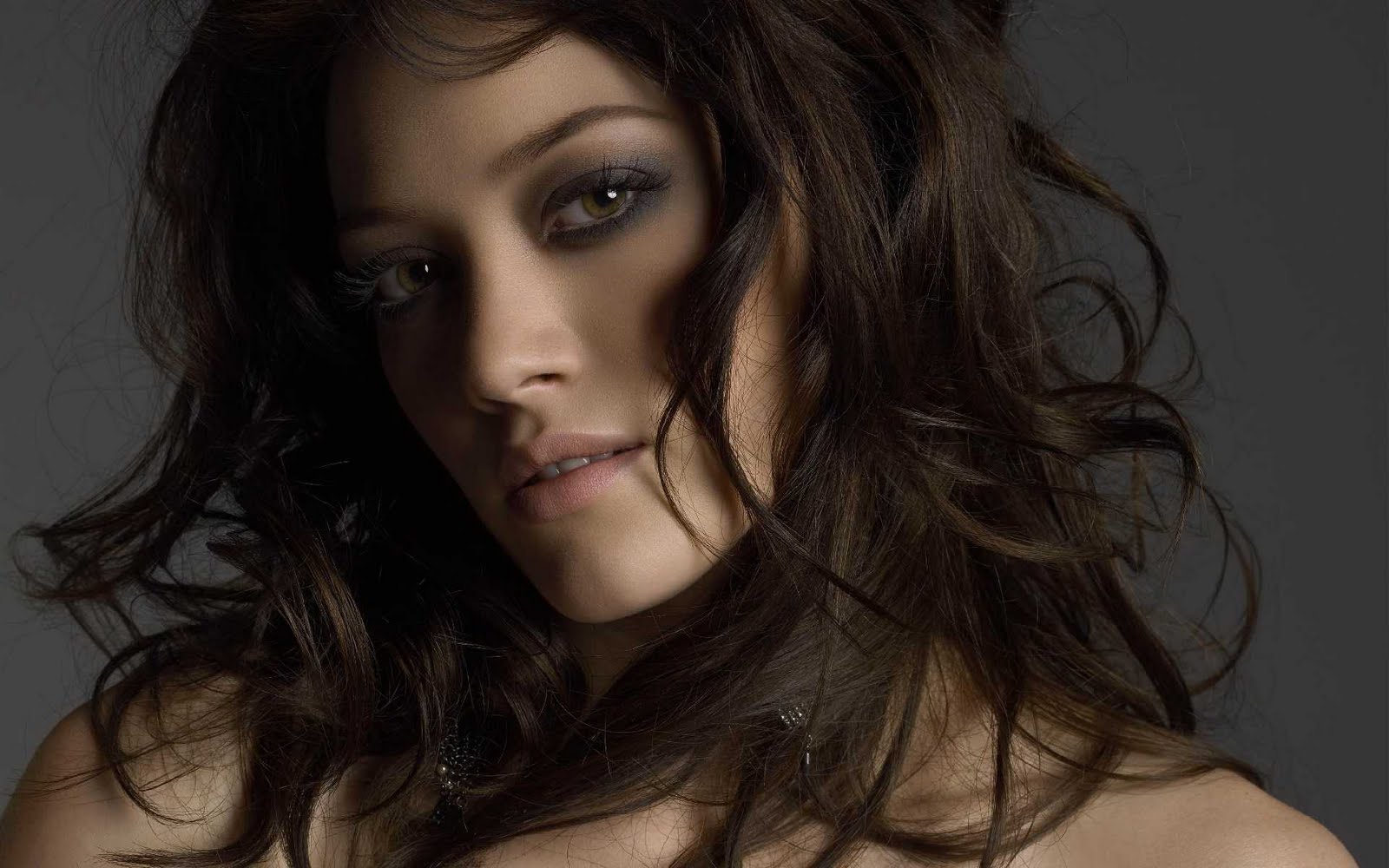 Hilary Duff 2011- WallpaperUse