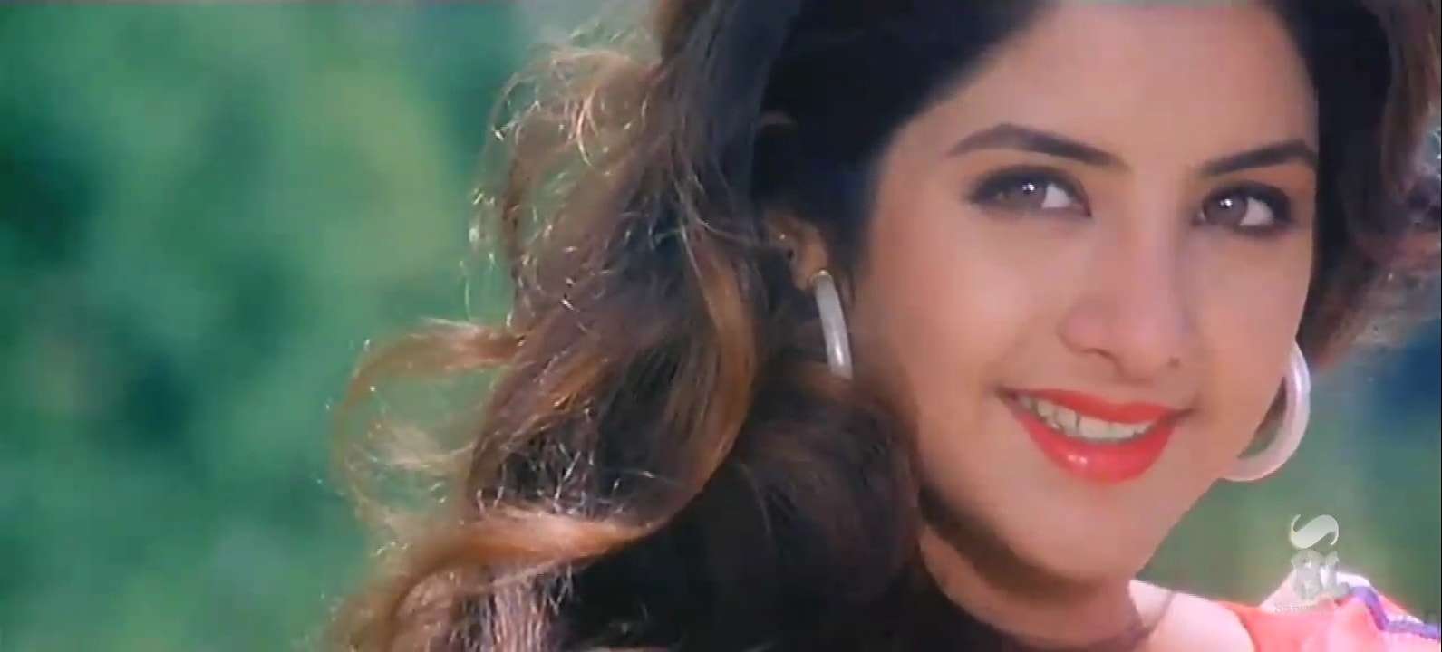 divya bharti hd wallpaper,hair,face,lip,eyebrow,facial expression (#104521) - WallpaperUse