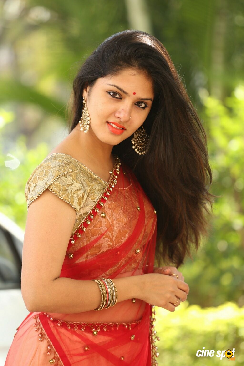 Gayathri R Suresh- WallpaperUse