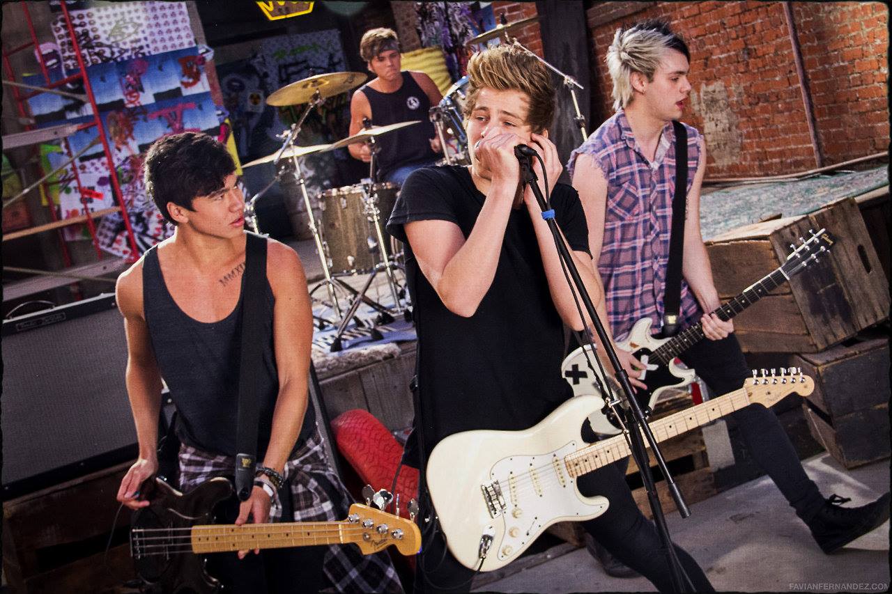 5sos Family Images She Looks So Perfect Wallpaper Photos - 5sos 2014 ...