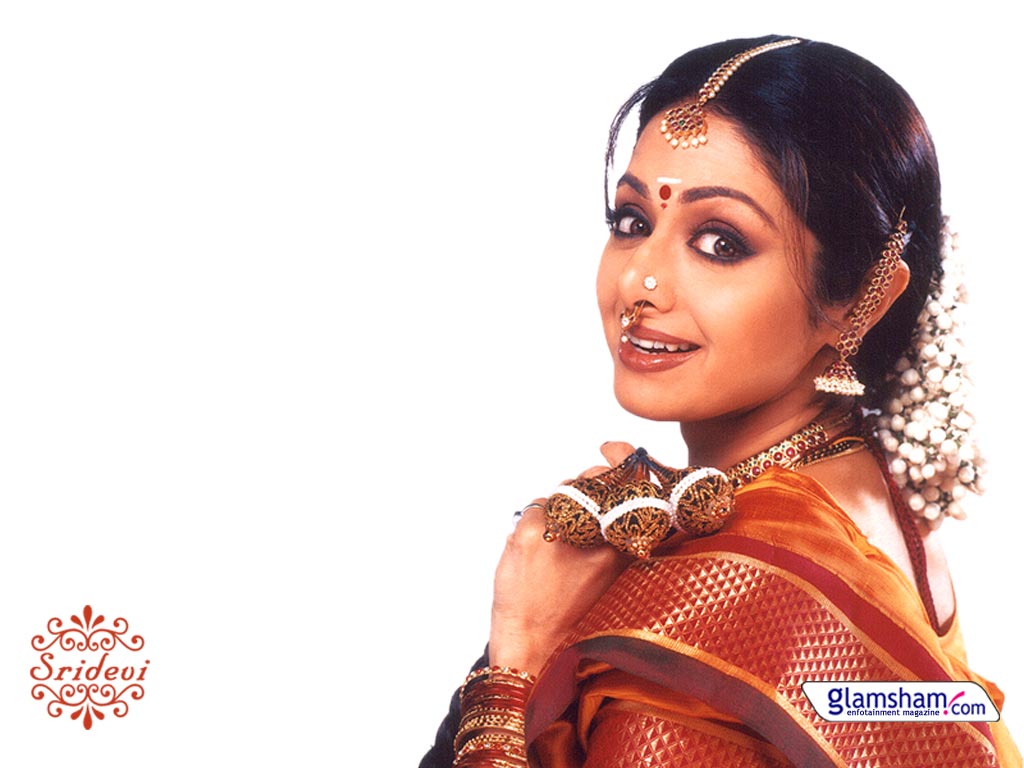 Sridevi - Sridevi Malayalam Film Devaragam- WallpaperUse