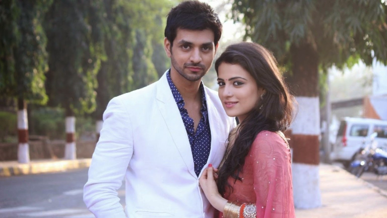 Ishani And Ranveer Romantic- WallpaperUse