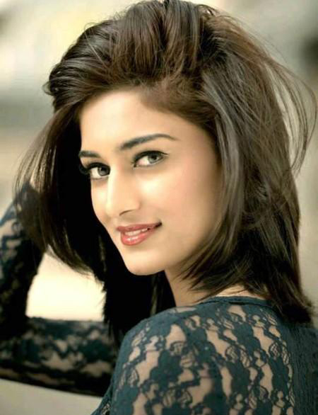 Erica Fernandes Wallpaper- WallpaperUse