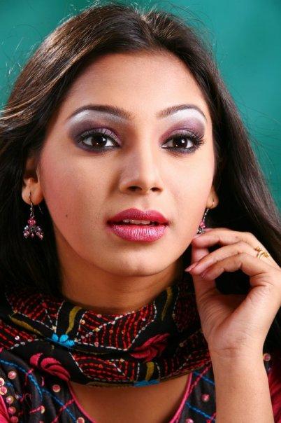 Sadia Jahan Prova- WallpaperUse