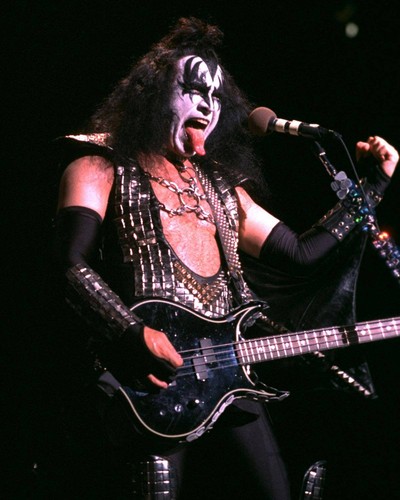 gene simmons wallpaper,musician,guitarist,performance,guitar,string ...
