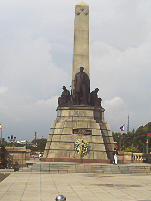 Jose Rizal Monument- WallpaperUse