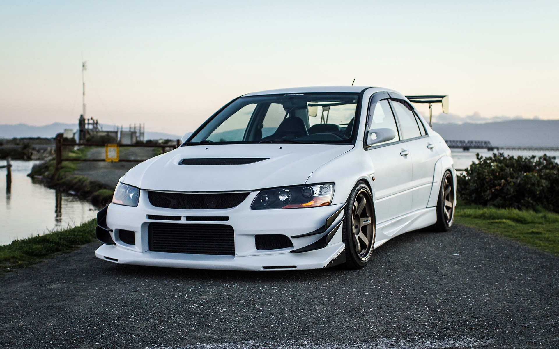 Mitsubishi Lancer Evo Tuning- WallpaperUse