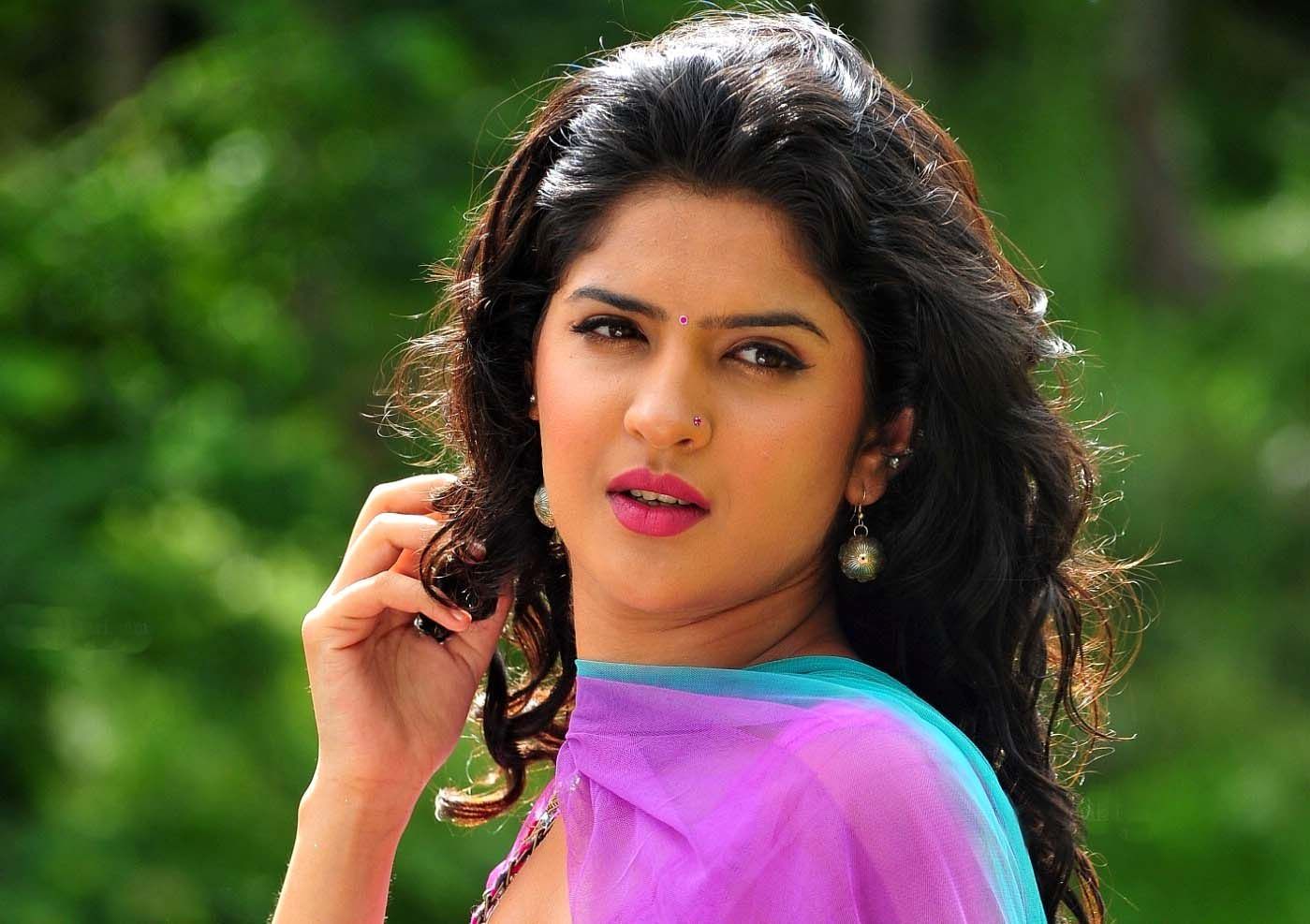 Deeksha Seth Hd Wallpapers - Full Hd Deeksha Seth- WallpaperUse