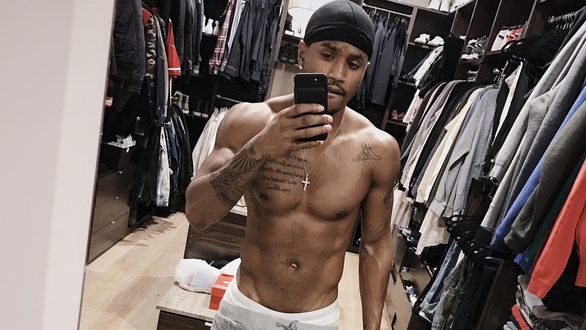 Trey Songz Wallpaper Barechested Muscle Selfie Chest Abdomen 205054