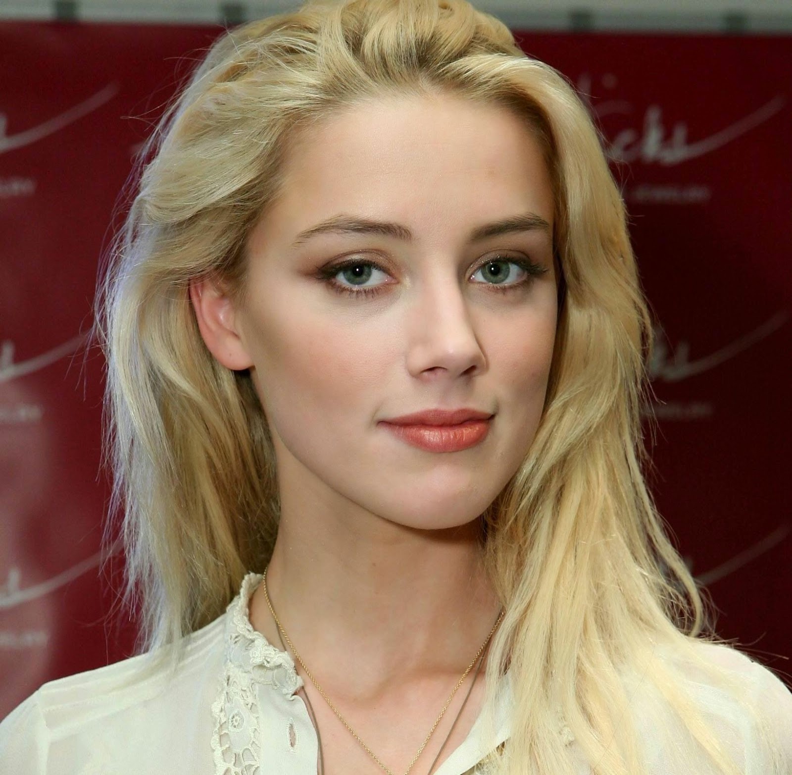 Amber Heard Hd Wallpapers - Amber Heard Hot Cutie- WallpaperUse