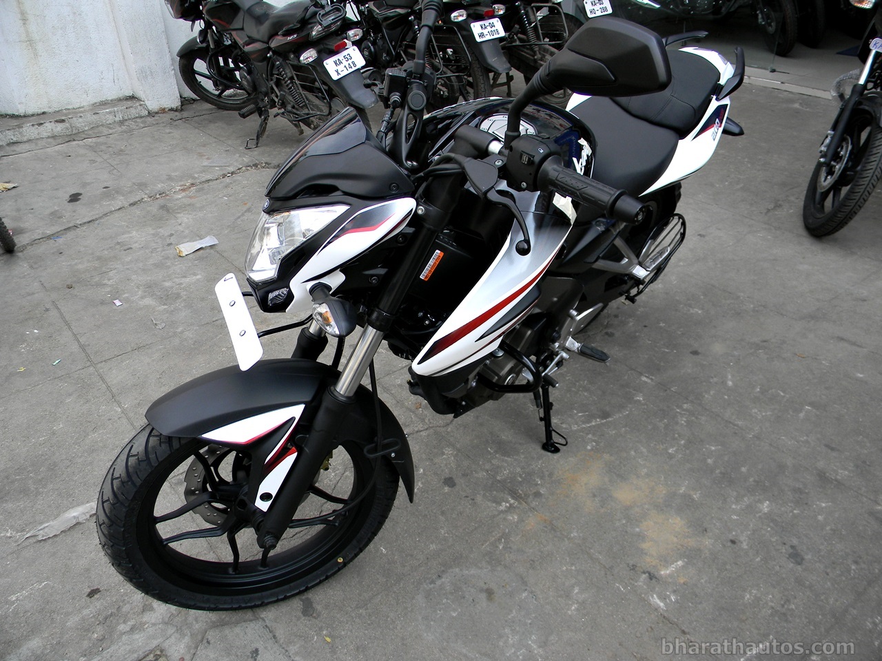 Bajaj Pulsar 200ns Images Pics And Photos Gallery Collection - Pulsar ...