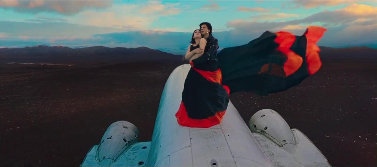 Dilwale Movie 2015 Hd Wallpaper - Airplane- WallpaperUse
