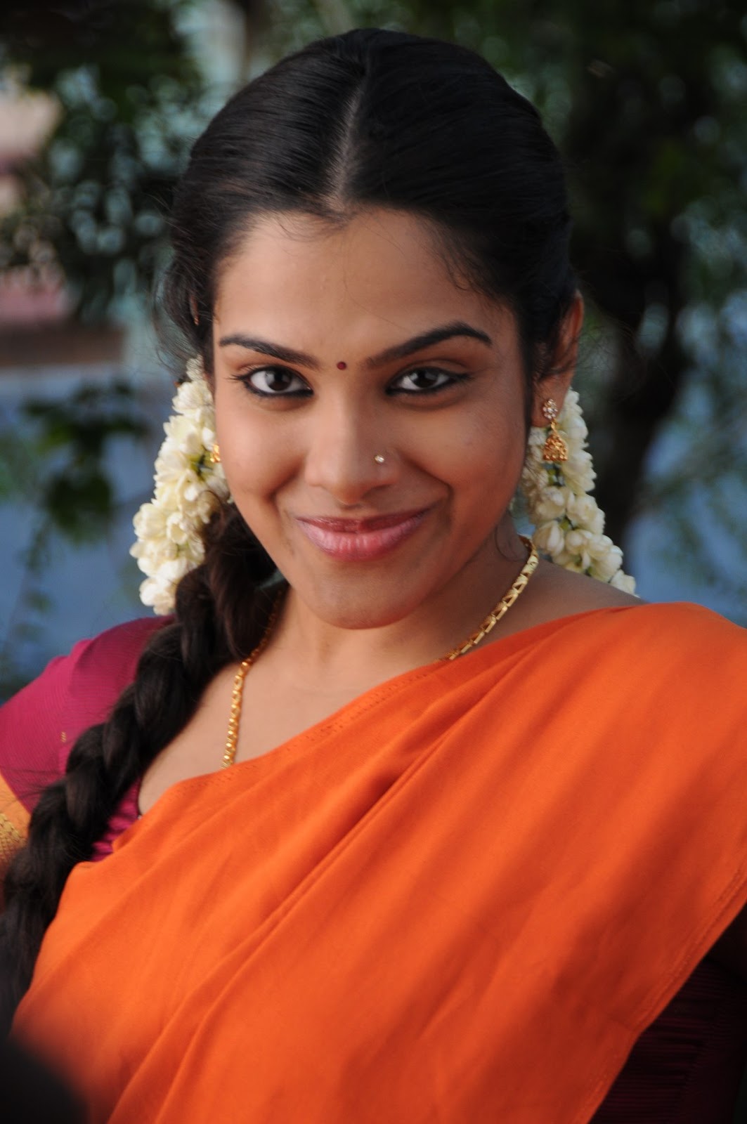 Sandhya Actress- WallpaperUse