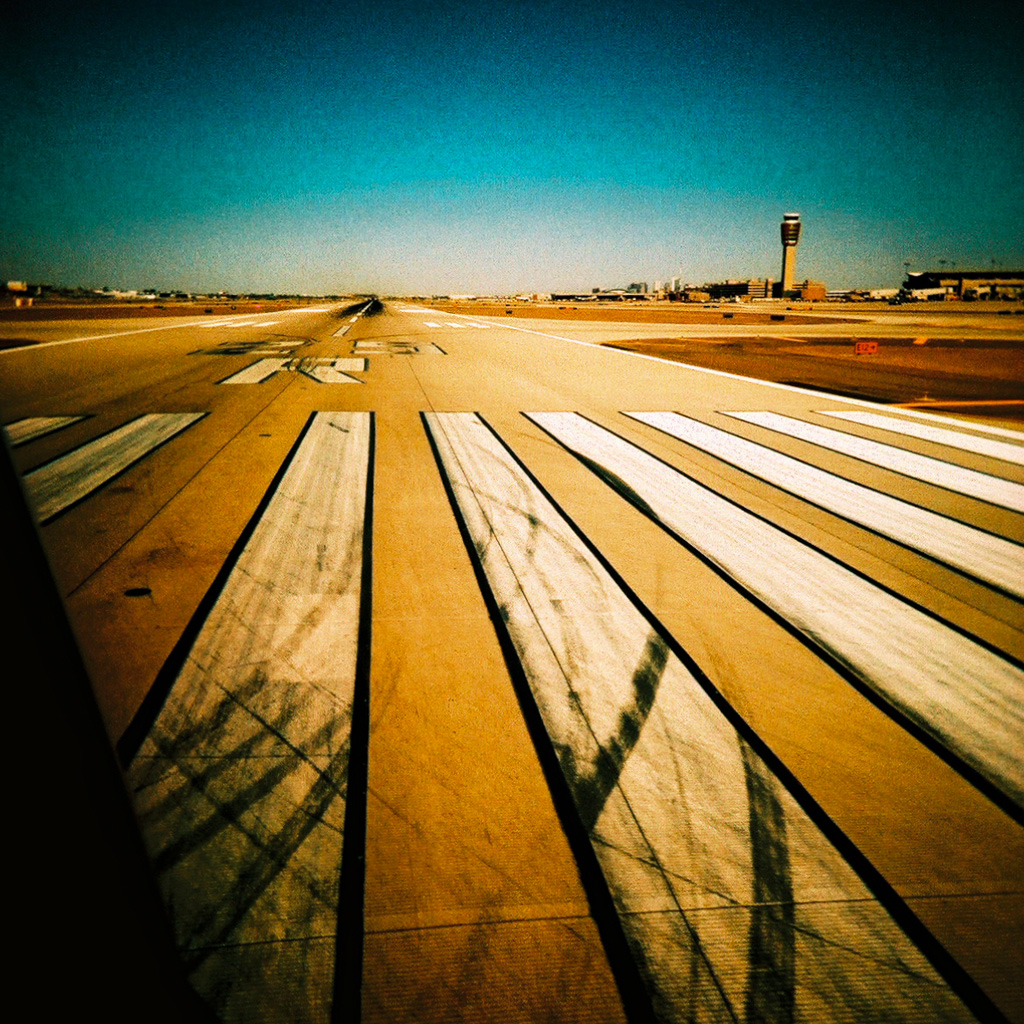 Runway Ipad Wallpaper - Iphone Wallpaper Hd Runway- WallpaperUse