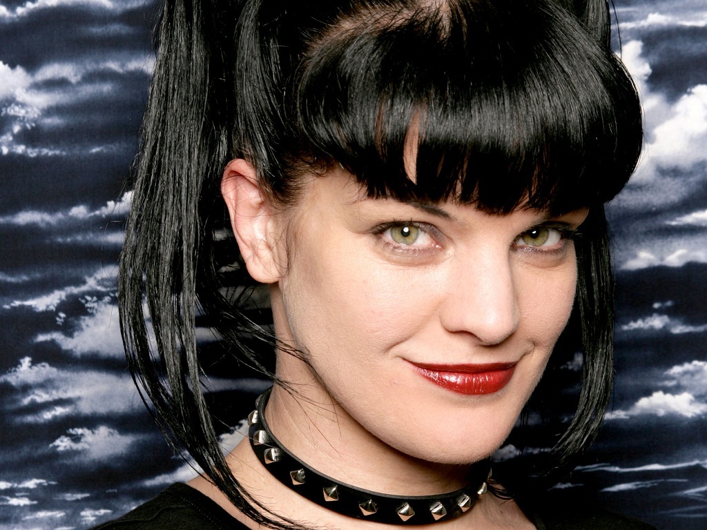 Abby Sciuto Wallpaper Abby Sciuto Wallpaper 25955772 - Csi Black Haired Girl- WallpaperUse