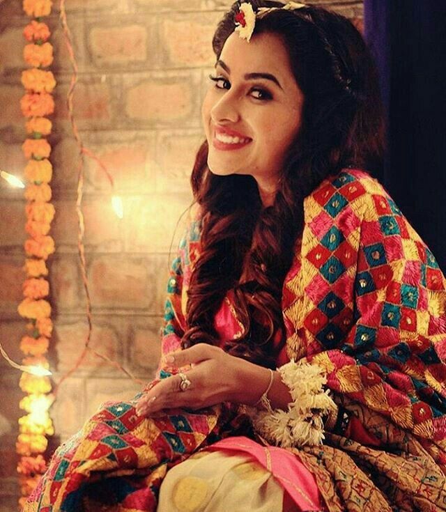 ghaint wallpaper,hairstyle,textile,long hair,sitting,smile (#367629 ...