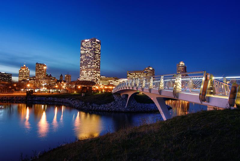 Milwaukee Skyline- WallpaperUse