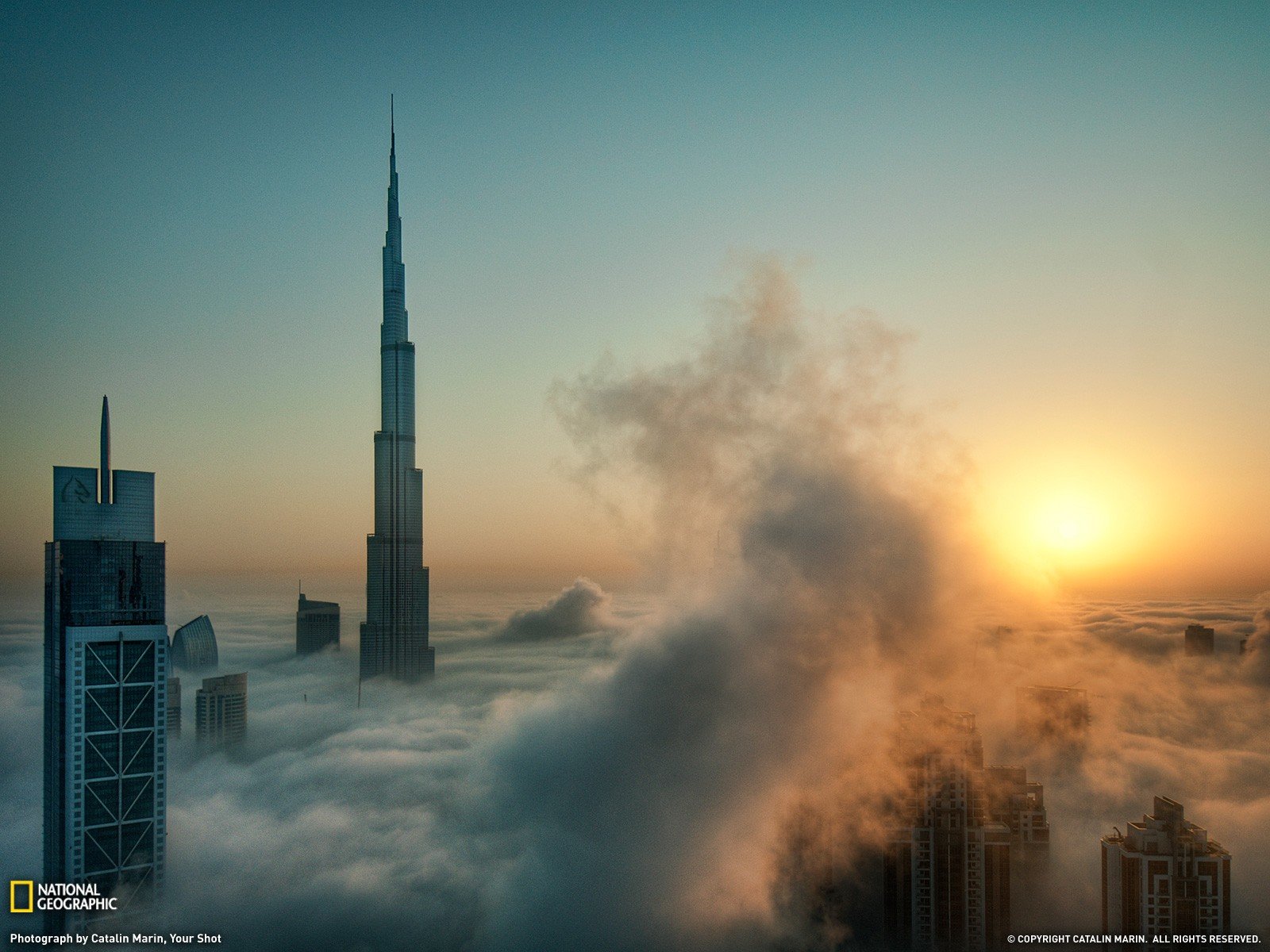 High Resolution Dubai Hd Wallpaper Id - Building Above Clouds- WallpaperUse