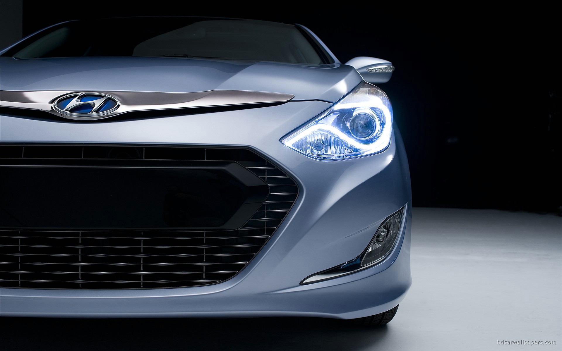 2011 Hyundai Sonata Hybrid- WallpaperUse