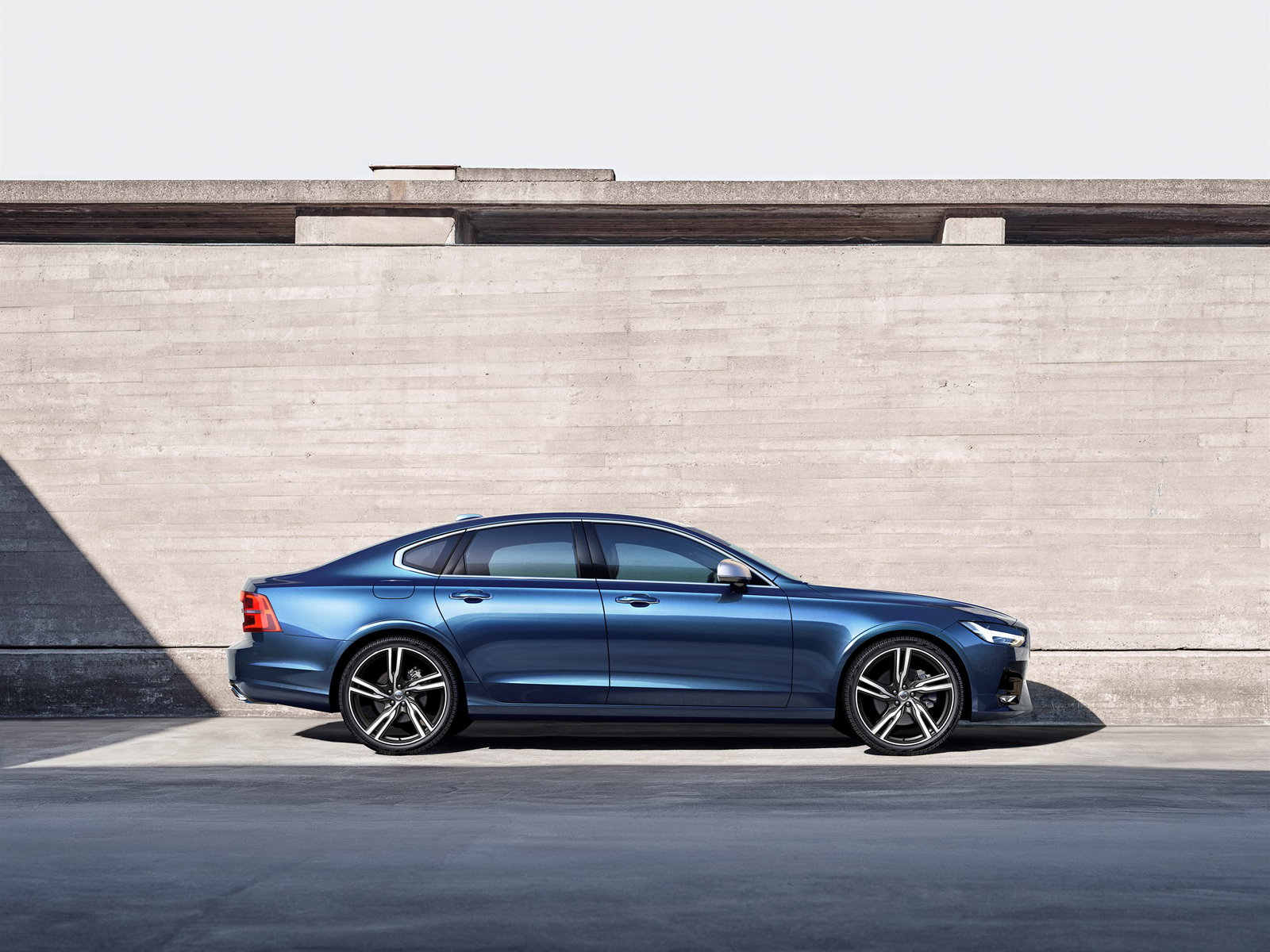2020 Volvo S90 T6 R Design- WallpaperUse
