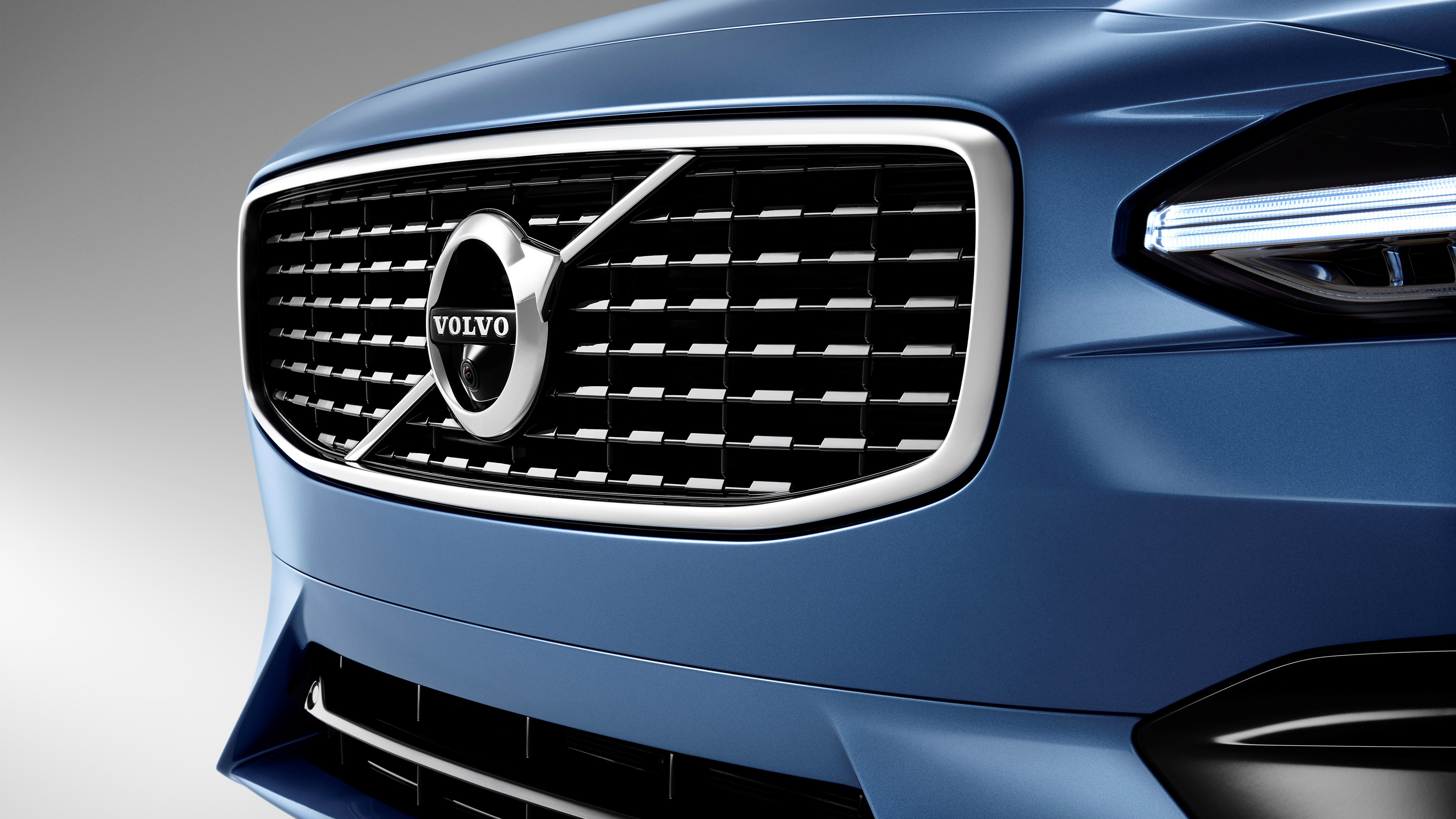 Volvo R Design Grille- WallpaperUse