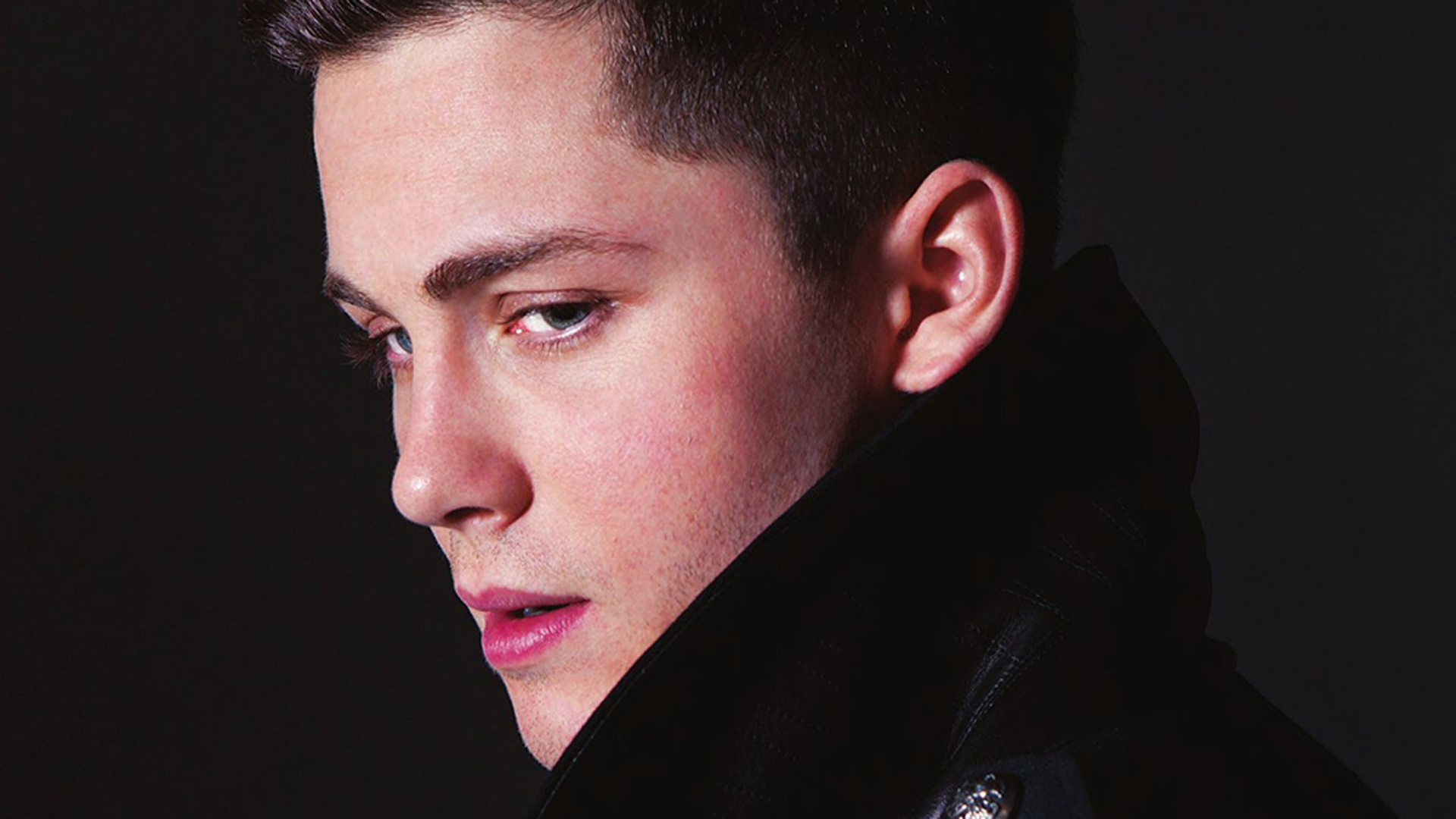 logan lerman wallpaper,face,hair,cheek,chin,nose (#416953) - WallpaperUse