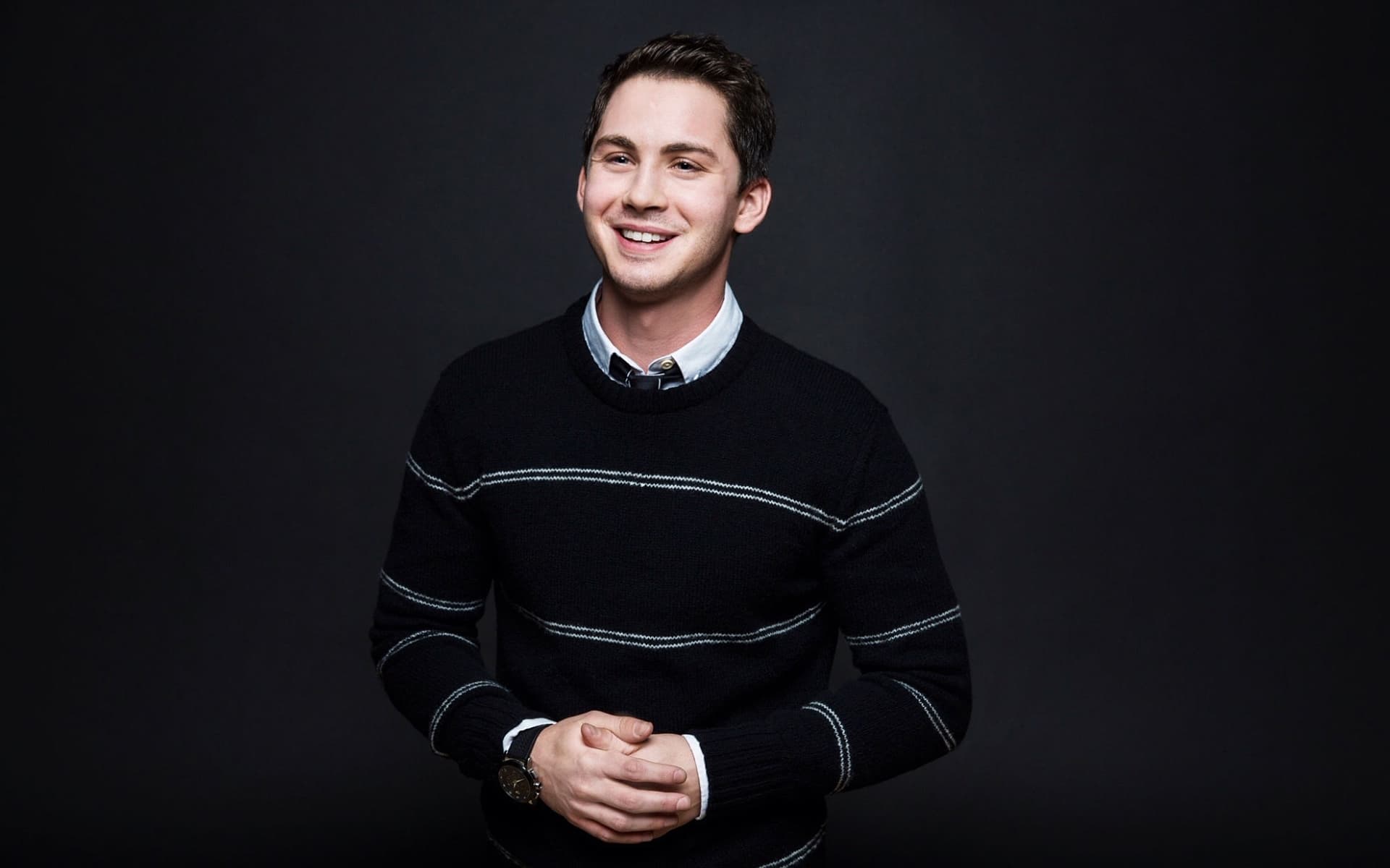 Logan Lerman Smiling- WallpaperUse