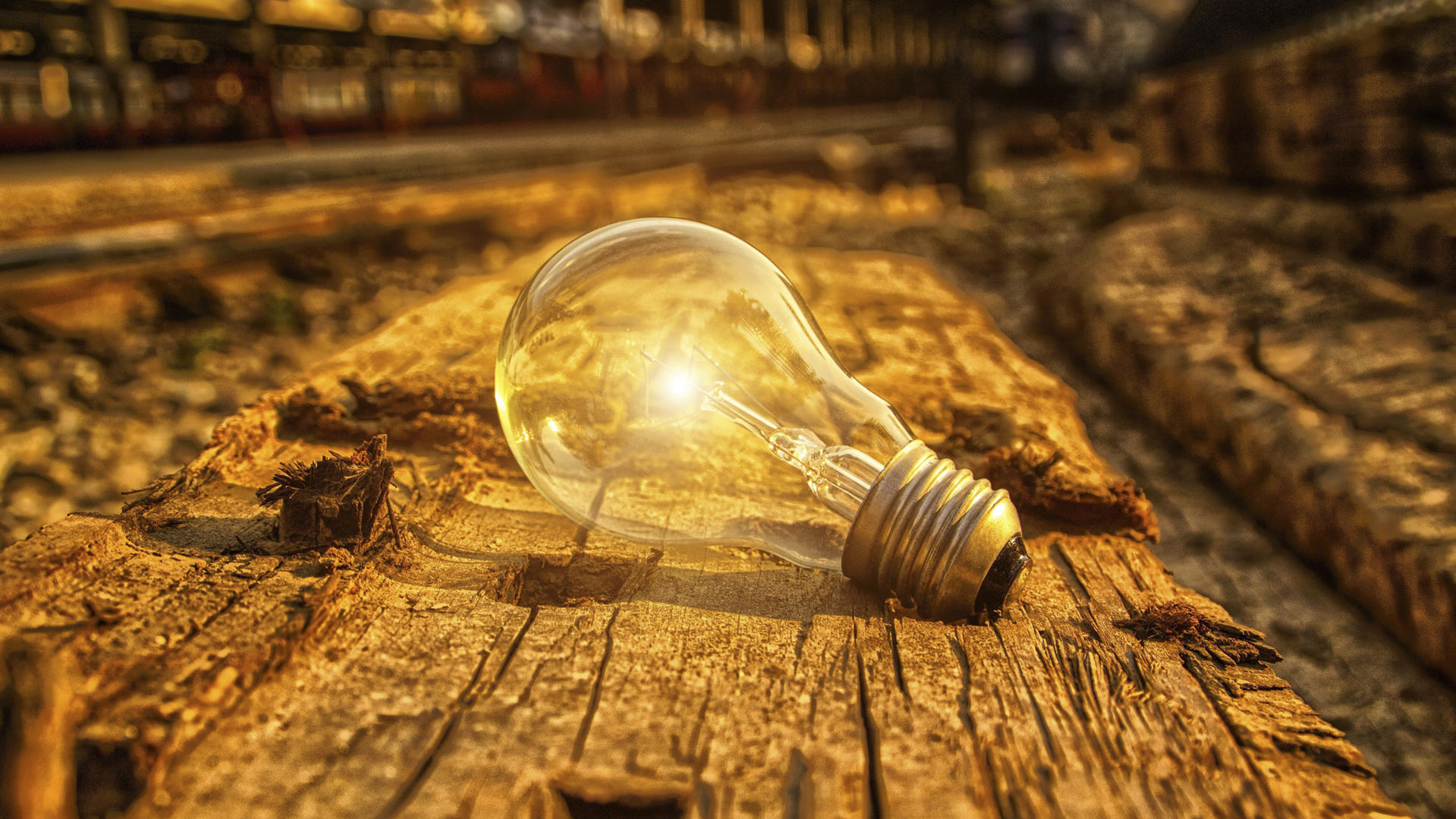 Creative Imagination Light Bulb- WallpaperUse