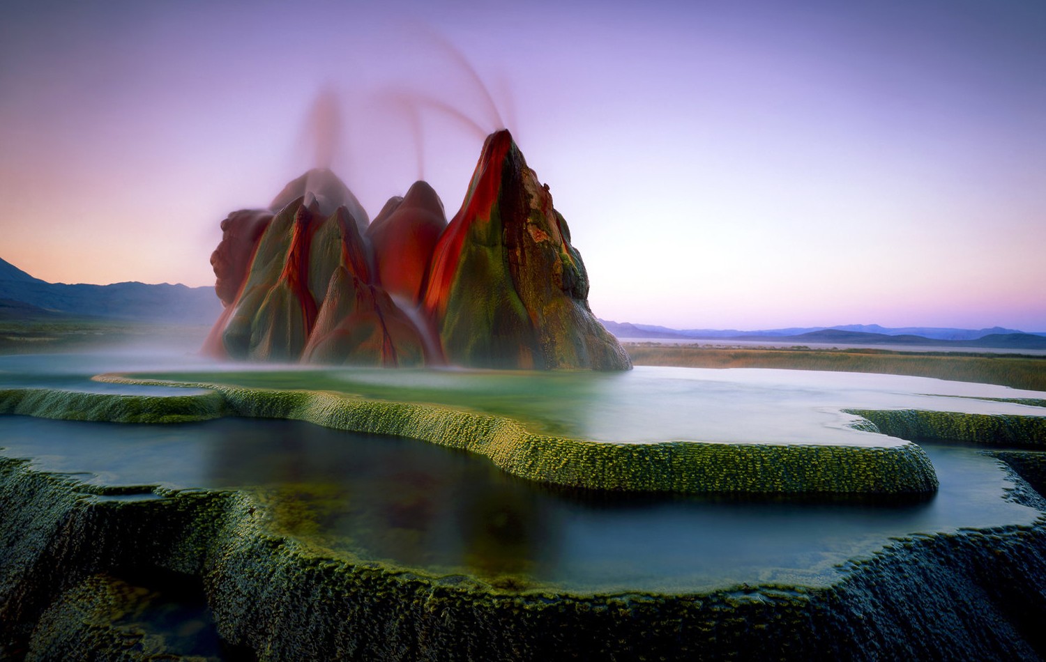 Fly Geyser- WallpaperUse