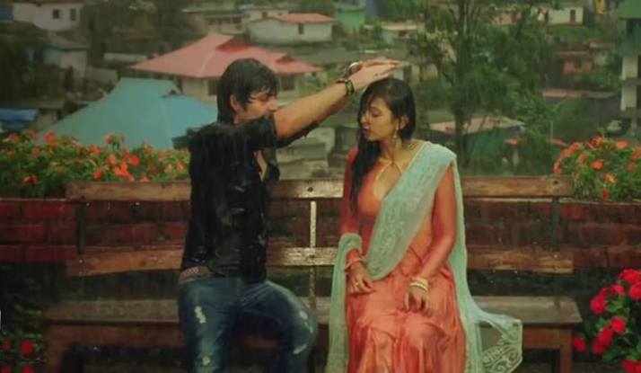 Couple Pic In Barish- WallpaperUse