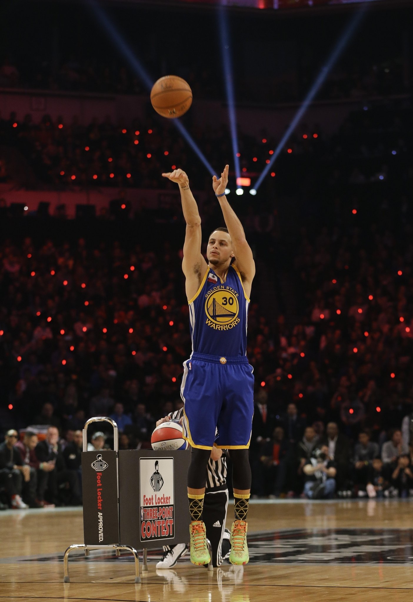 Stephen Curry Shooting Wallpaper- WallpaperUse