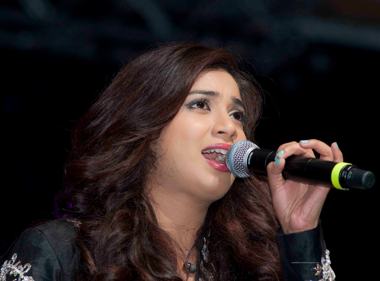 Shreya Ghoshal- WallpaperUse