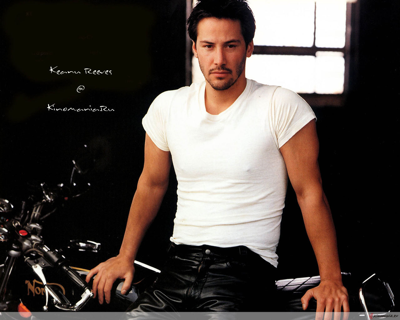 keanu reeves wallpaper,muscle,t shirt,arm,neck,sitting (#474597 ...