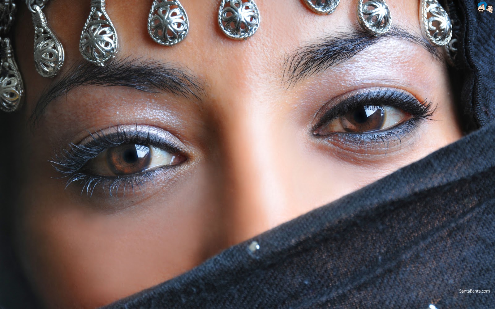 Saudi Arabian Women Eyes- WallpaperUse
