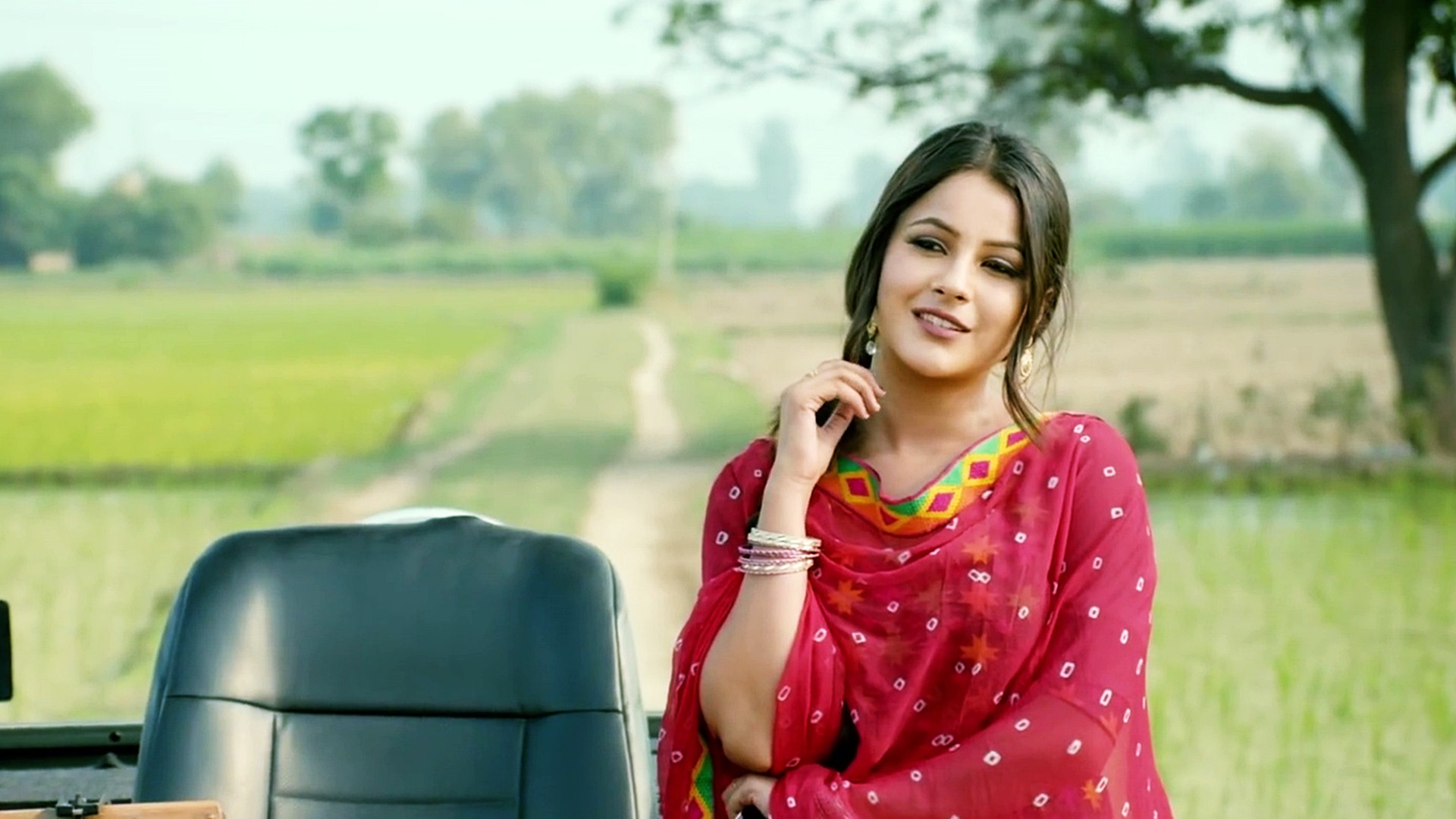 Beautiful Punjabi Girl Wallpapers - Majhe Di Jatti Song- WallpaperUse