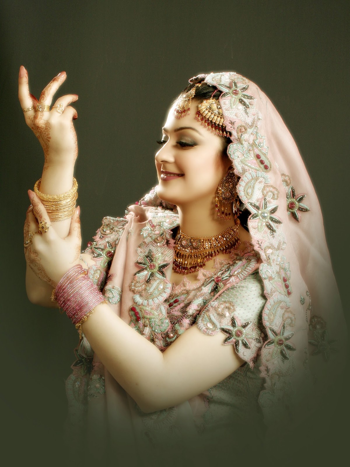 Dulhan Closeup Photo Hd- WallpaperUse
