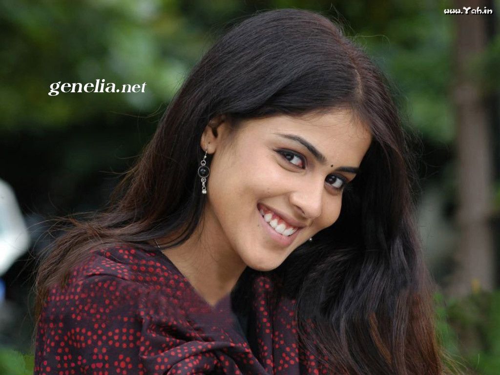 Genelia Dsouza Hd Wallpaper - Genelia D Souza Cute- WallpaperUse