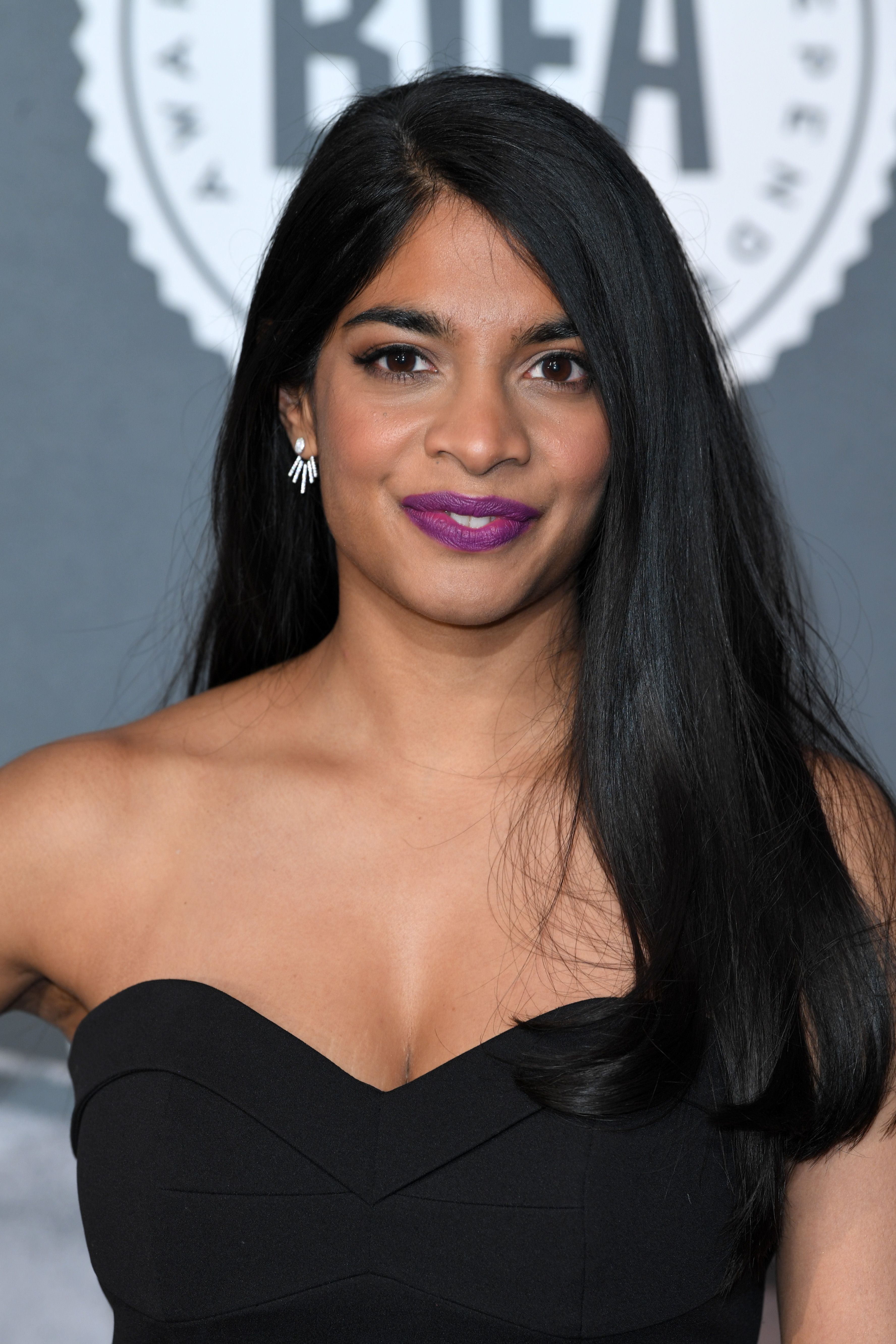 Amara Karan- WallpaperUse