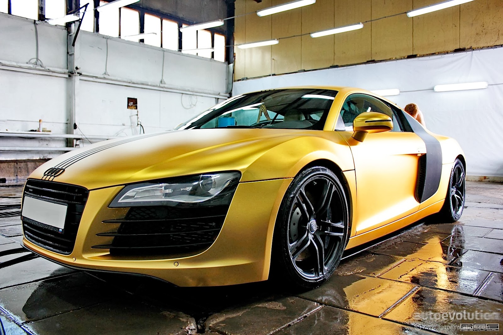 Matte Gold Audi R8- WallpaperUse