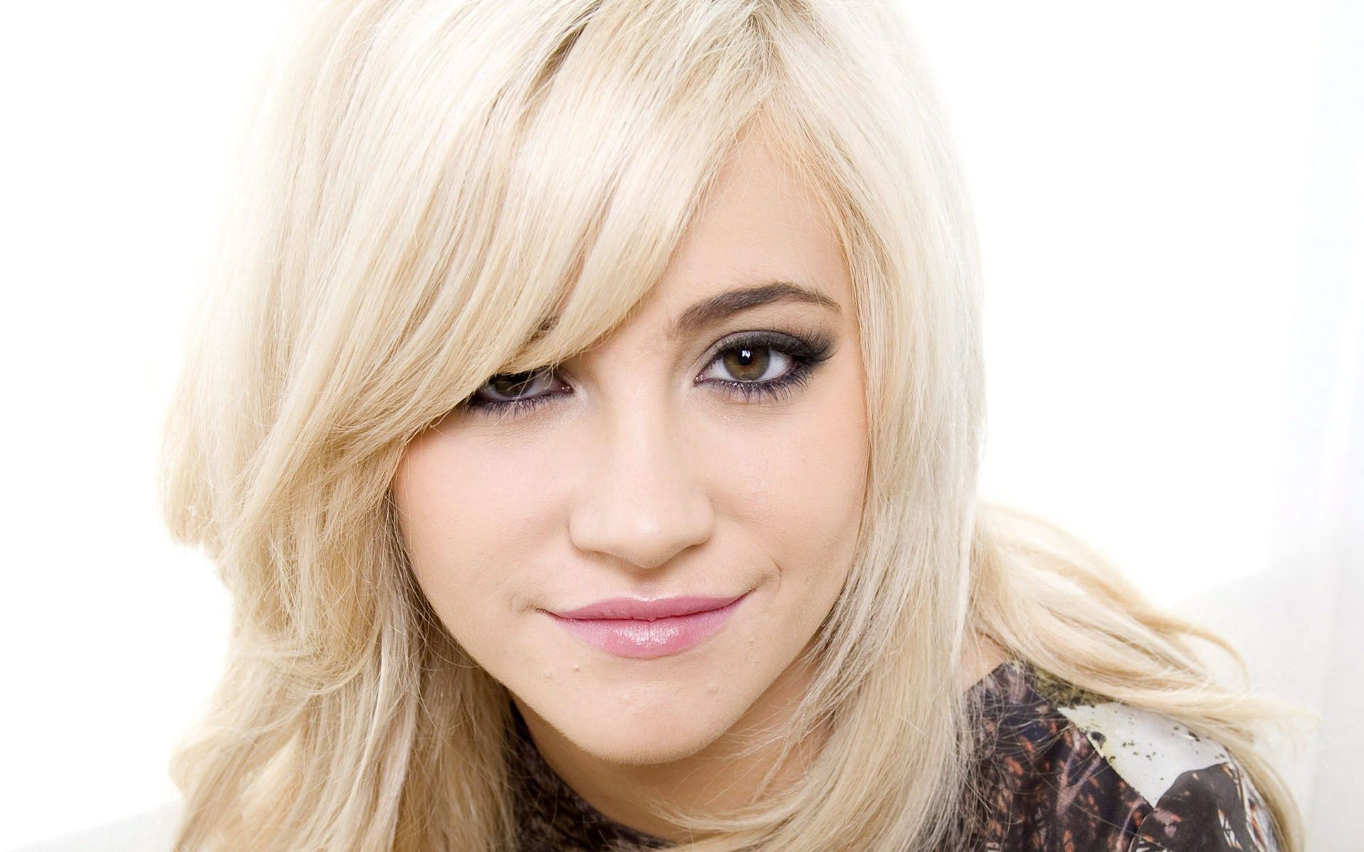 Pixie Lott Face- WallpaperUse