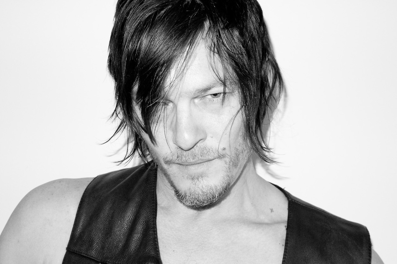 norman reedus wallpaper,hair,face,white,hairstyle,facial expression ...