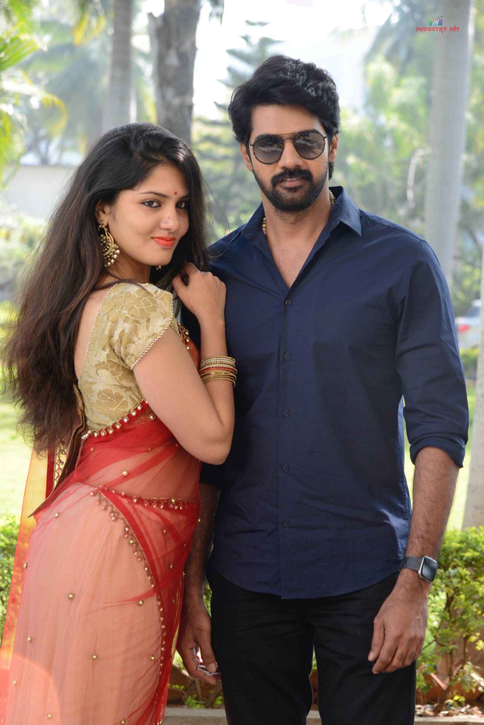 Love Hero Heroine- WallpaperUse