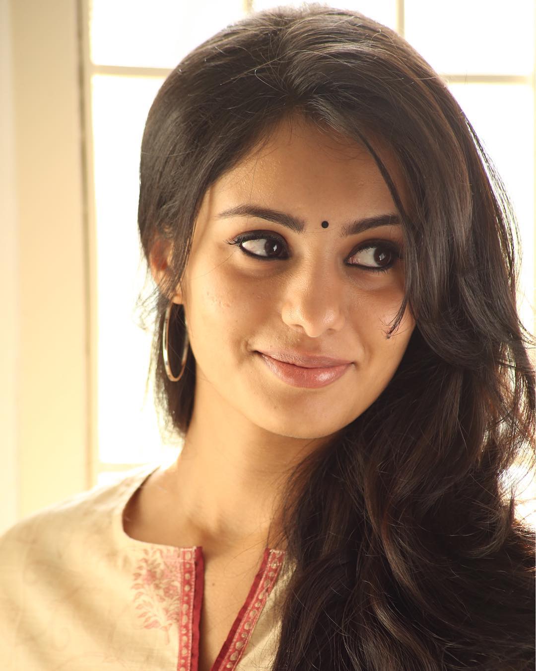 Deepa Sannidhi Face Hd- WallpaperUse