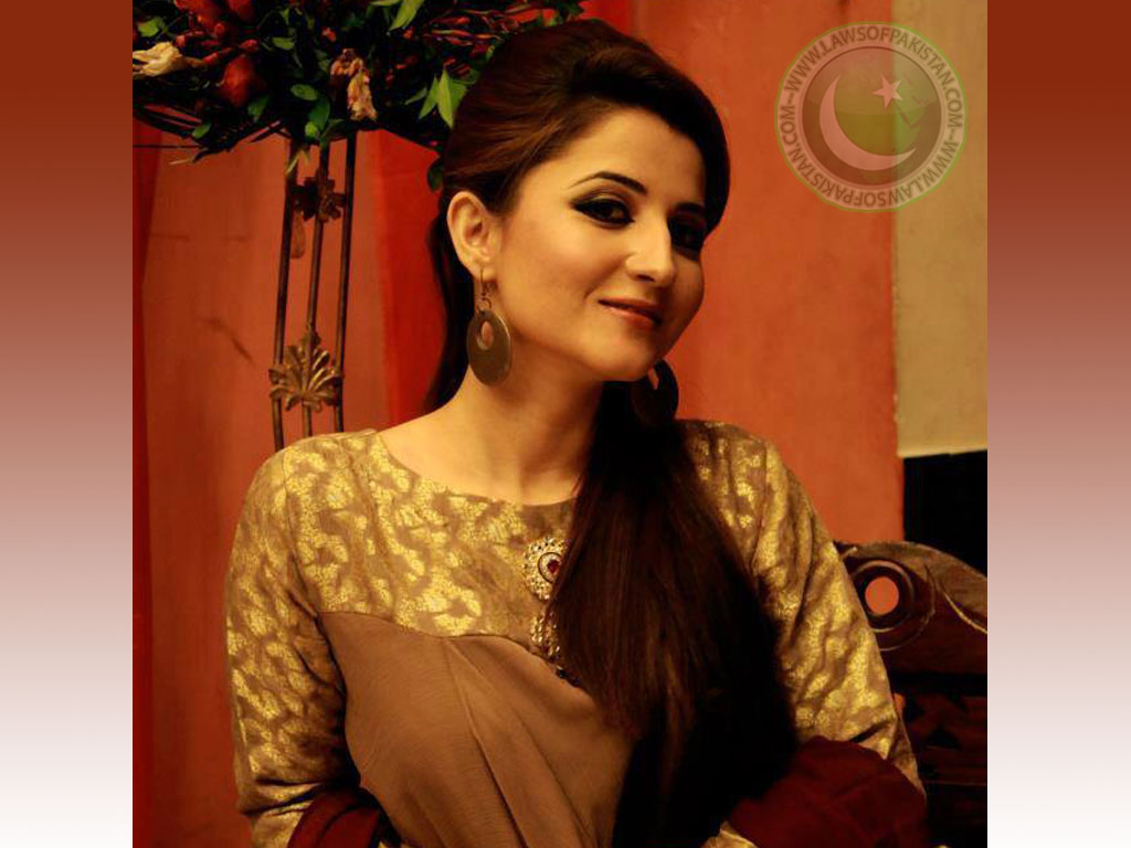 Neelam Yousaf Newscaster- WallpaperUse