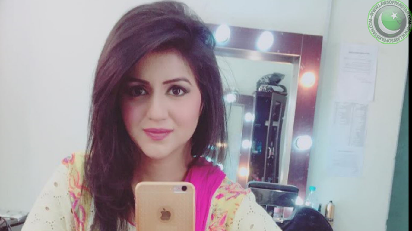 92 News Anchor Mehak Aslam- WallpaperUse