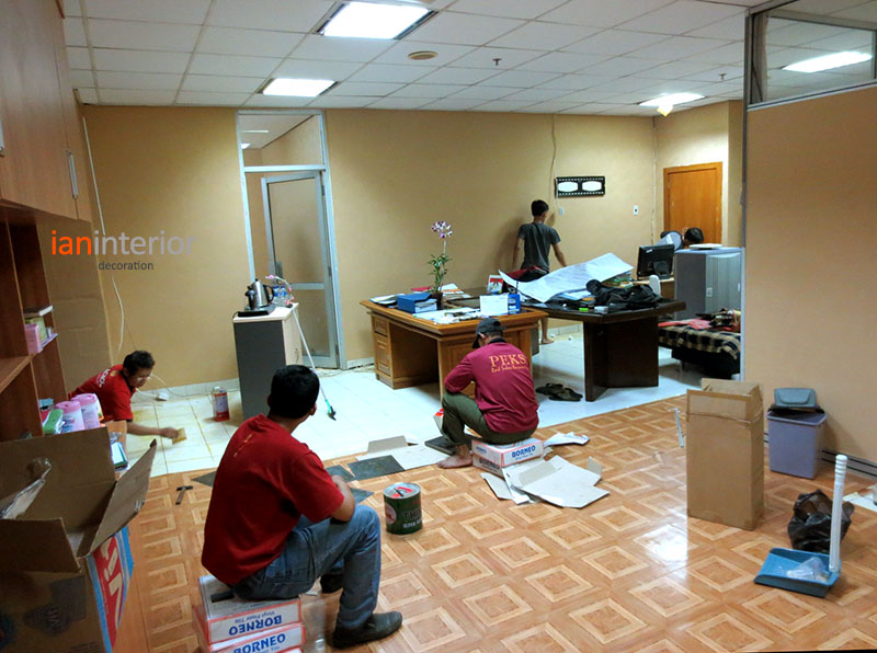 Wallpaper Kantor- WallpaperUse