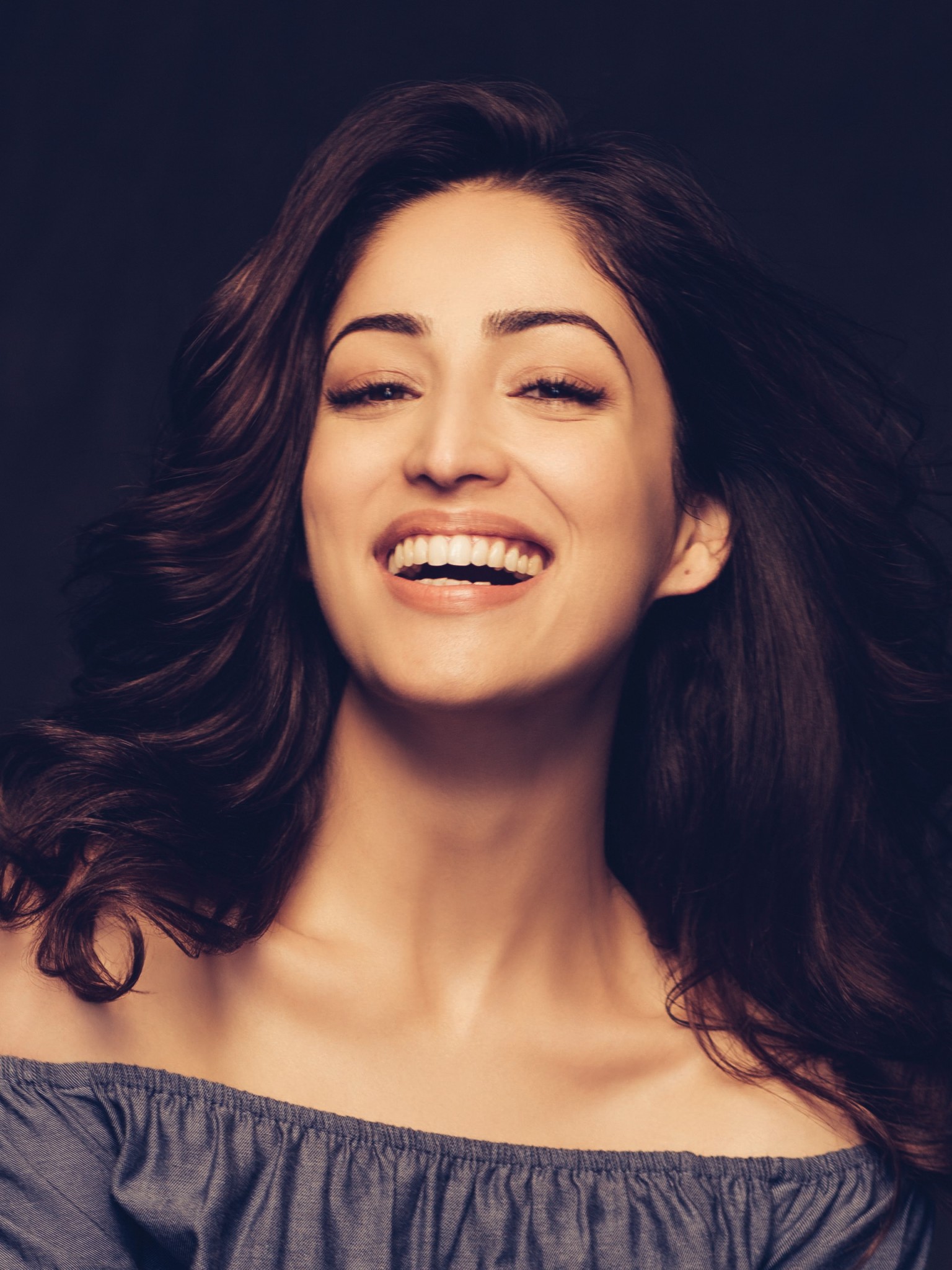 yami gautam hd wallpaper,hair,face,eyebrow,facial expression,chin ...