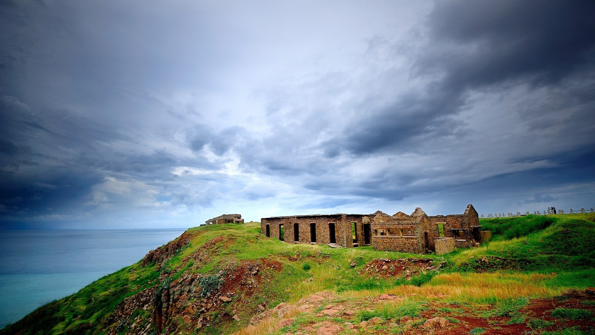 The Ruins Hd Wallpaper - Sea- WallpaperUse