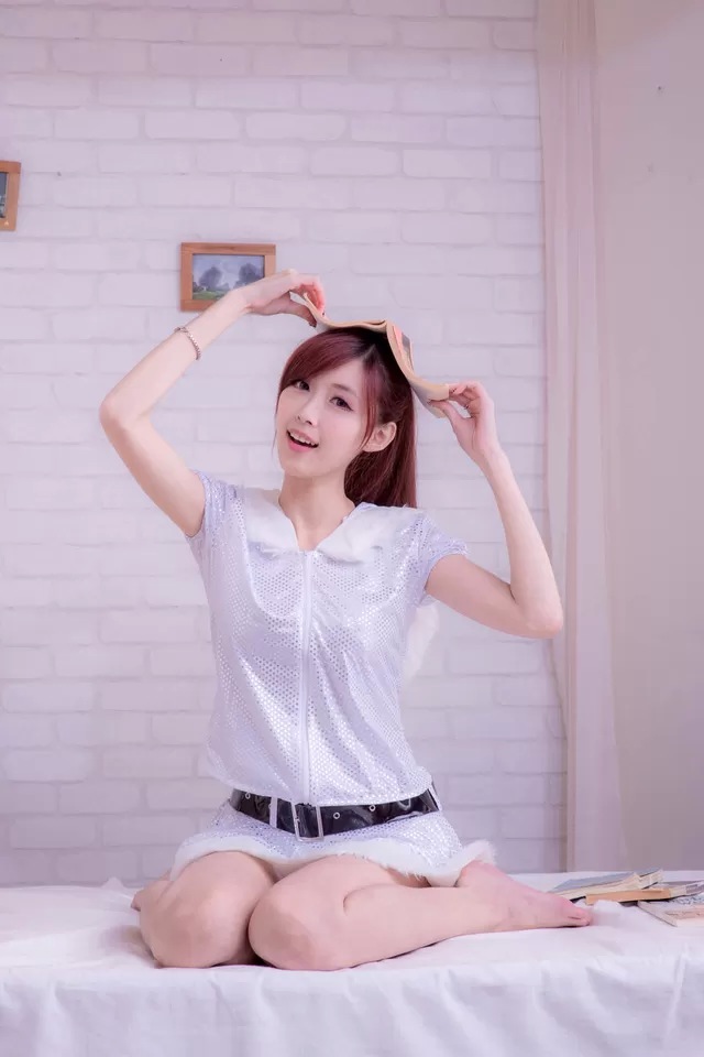 Wallpaper For Girls Phone Clothing Leg Beauty Sitting Gravure Idol