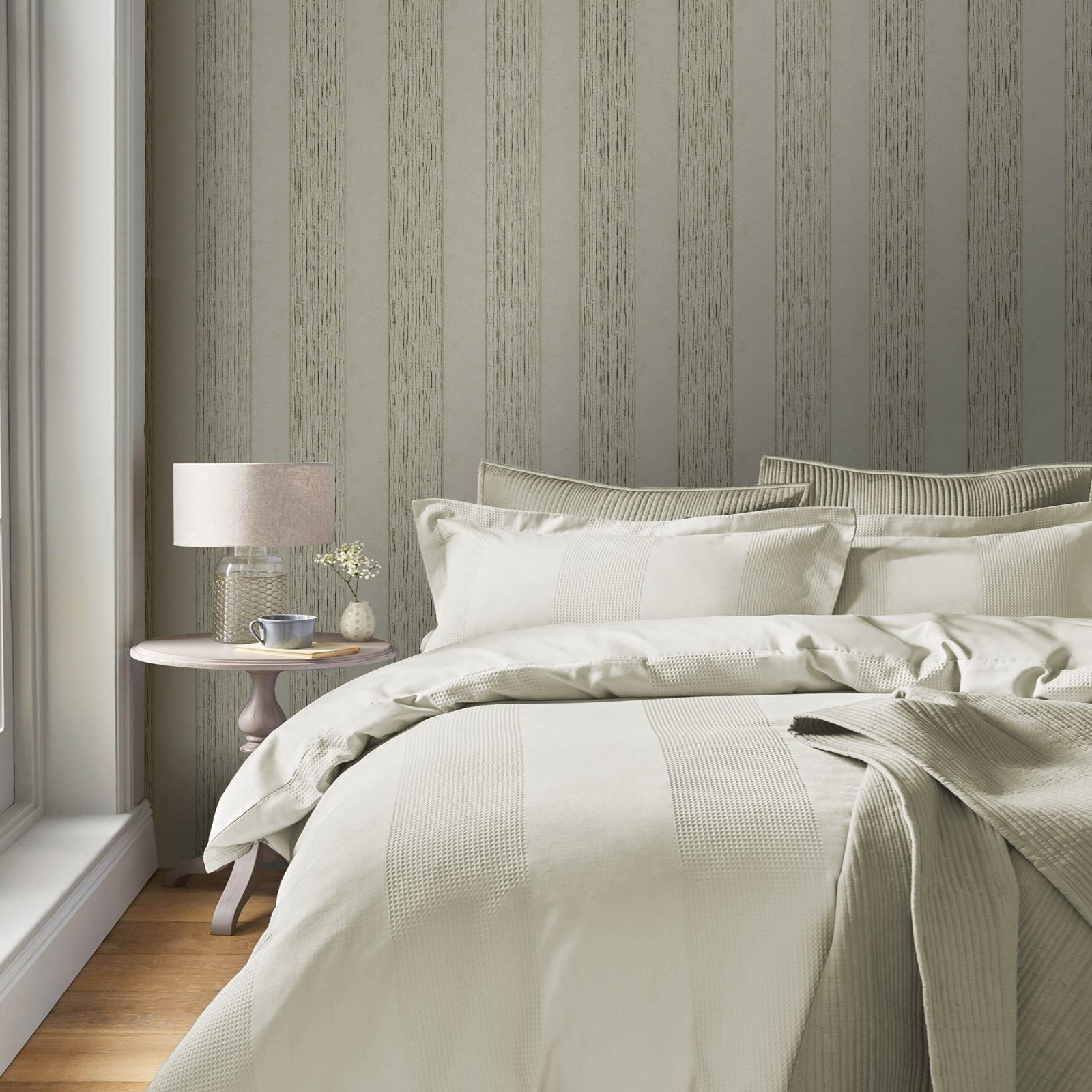 thick textured wallpaper,bedroom,bed sheet,bed,bedding,furniture ...